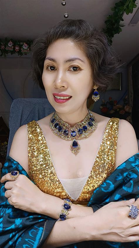 វិចិត្រណា អលង្ការត្បូងធម្មជាតិ ជីវិតពិត