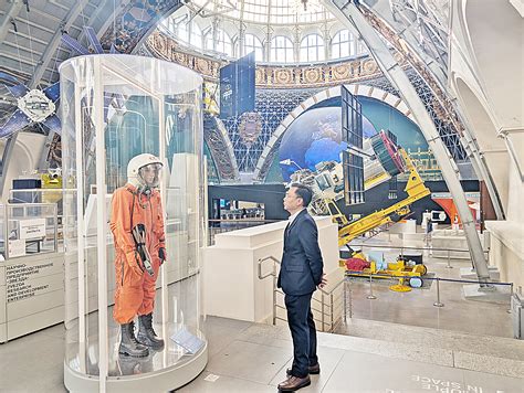 မော်စကိုမြို့ရှိ ရင်ပြင်နီနှင့် ဘယ်ဒန်အန်ခါရှိ အာကာသပြတိုက် တို့ကို ဒုတိယဝန်ကြီး ဒေါက်တာ အောင