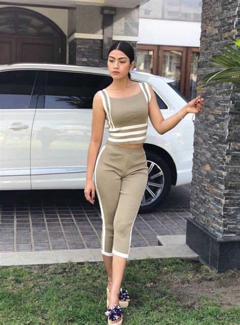 ပရိသတ်တွေ ပို့ပေးတဲ့ ဝတ်စုံလေးနဲ့ ပဲပေးနေတဲ့ အိချောပို Myanmarload