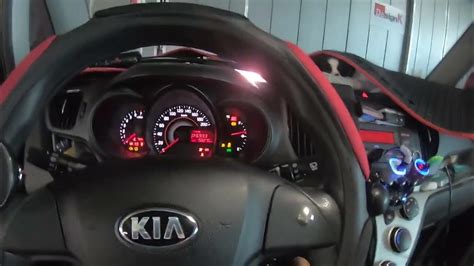기아자동차 레이 차량의 편리한 정품 오토라이트 핸들비상등 후진시 자동비상등 후깜모듈을 설치한 영상입니다 이외의 겨울철 편리한 모바일 원격시동경보기 하이패스룸미러 설치