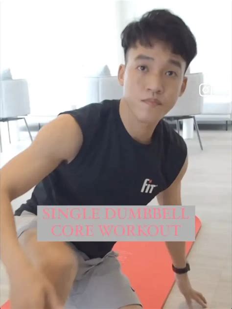 ฝึกแกนกลางลำตัวด้วยดัมเบลเพียงเเค่ลูกเดียว 💪🏻🏋🏻 วิดีโอที่เผยแพร่โดย