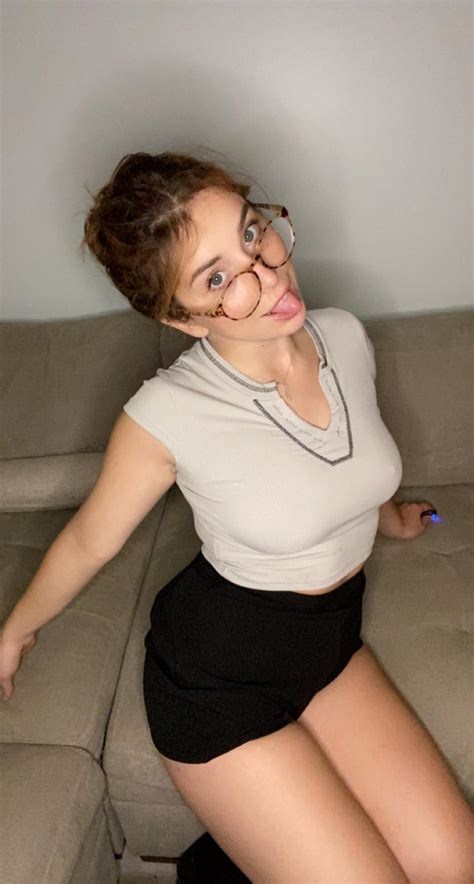 I Hate Wearing A Bra Rnsfwgenuniebeauties