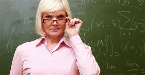 ადვოკატები განმარტავენ აქვს თუ არა მასწავლებელს უფლება ბავშვი კლასიდან გააგდოს და როგორ უნდა