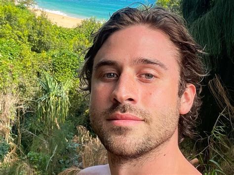The Bachelorette Alum Greg Grippo Drops Flirty Comment On Victoria Fullers Sexy Instagram