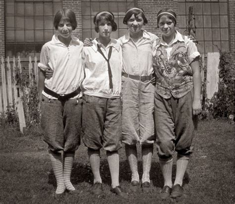 35 Vintage Photos Of Young Women In Knickerbockers From The 1920s