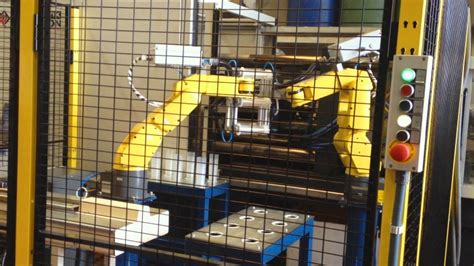 Machine Loading And Unloading Industrial Robotics It Robotics