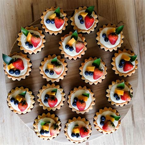Mixed Fruit Cheese Tart ชีสทาร์ตผลไม้สด เนื้อทาร์ตอัลมอนด์อบกรอบหอมเนยสด ครีมชีสรสกลมกล่อมได้