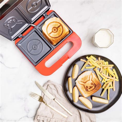 Harry Potter Hogwarts Crest Mini Waffle Maker Geekcore