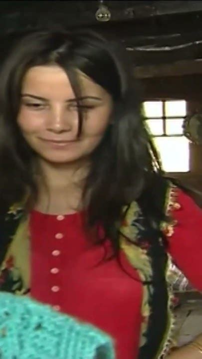 Деревенская девушка сбежала к бедному возлюбленному Youtube