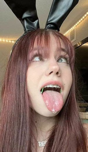 Gingerbreadman36 Cum Targets Tongue