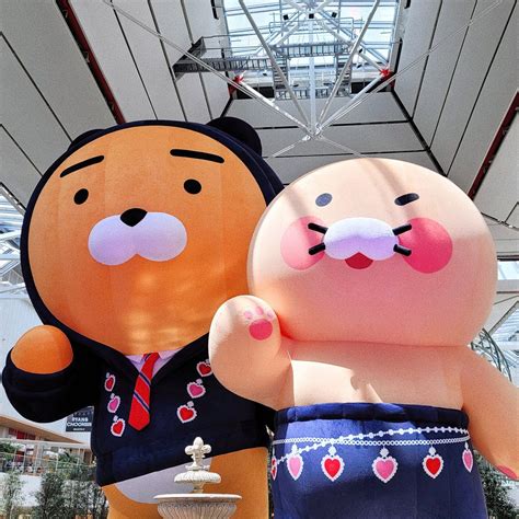 춘식이 그림일기 On Twitter Rt Bbo Luv99 더현대 서울 와서 라춘 컴백쇼 봤지 우주최강 댄스듀오 라춘 컴백축하해 ᐟ