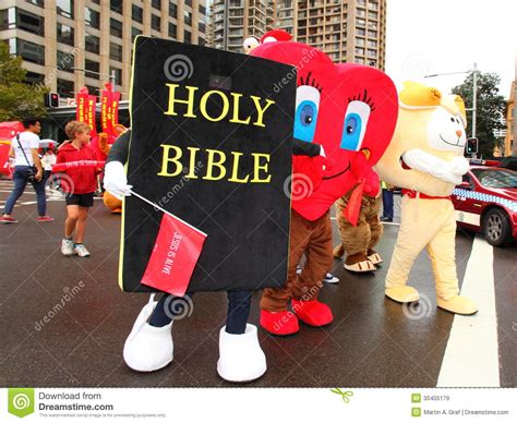 Sydney Easter Parade Scene Editorial Stock Image Image Of Busy 30405179