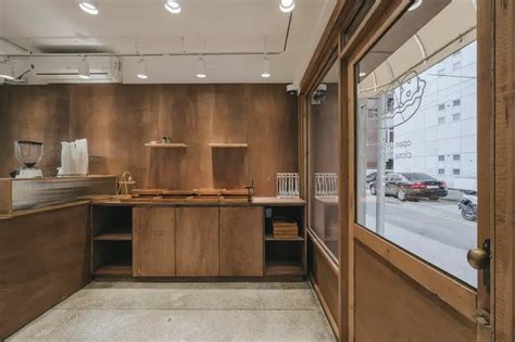 귀여운 어닝 간판 우드톤 부산 14평 베이커리 인테리어 부산 수영구 광안동