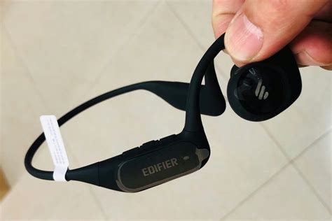 Edifier、日本発売が決まった歩数計機能も特徴とするオープンイヤー型bluetoothイヤホン『comfo Run』 ヲチモノ