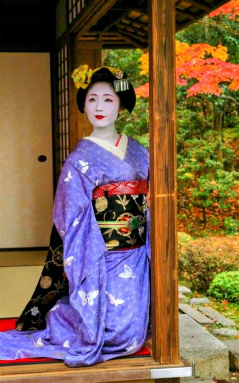 ปักพินโดย Sheridan Tatsuno ใน Kimonos กิโมโน ภาพบุคคล