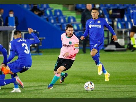 عکس رنگ عجیب لباس بارسلونا سوژه کاربران در فضای مجازی شد همشهری آنلاین