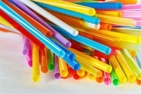 해양 쓰레기 주범 플라스틱 빨대 퇴출 美 전역 확대