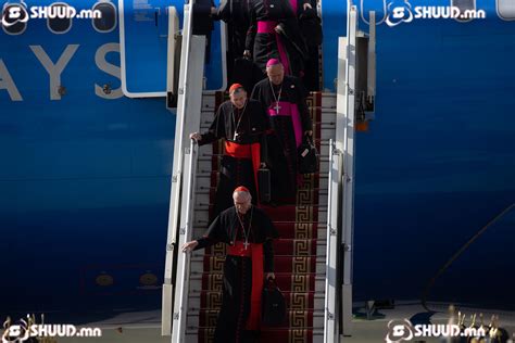 ФОТО Пап Францис Монгол Улсад хүрэлцэн ирлээ