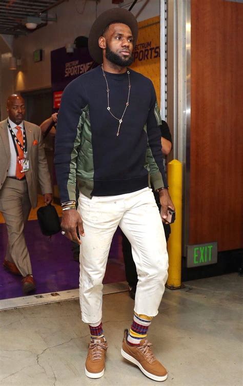 What Shoes Does Lebron James Wear On The Court At Paula Banks Blog