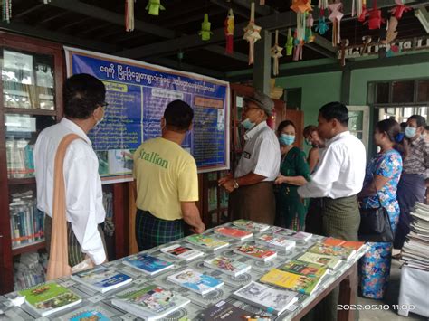 ဒဂုံမြို့သစ် အရှေ့ပိုင်း မြို့နယ် လူထုအခြေပြုဗဟိုဌာန Communitycentre ၌ စာအုပ်စာစောင်များနှင့