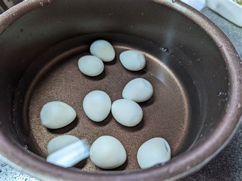 ＜一夜漬けレシピ＞夜「うずらの卵」を玉ねぎ、調味料で漬けるだけ！朝は冷蔵庫から出すだけレシピ