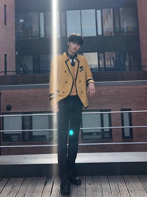 수상할 정도로 제복이 잘어울리는 고딩 인스티즈 Instiz 이슈 카테고리