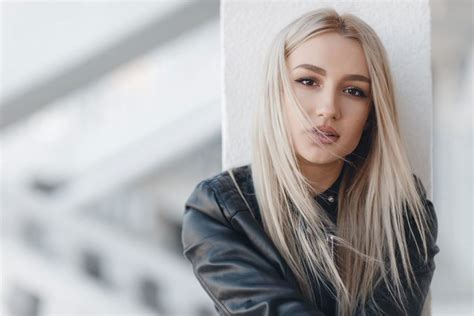 ۵۵ مدل موی بلوند تیره که خانم‌های خوش استایل باید امتحان کنند ستاره