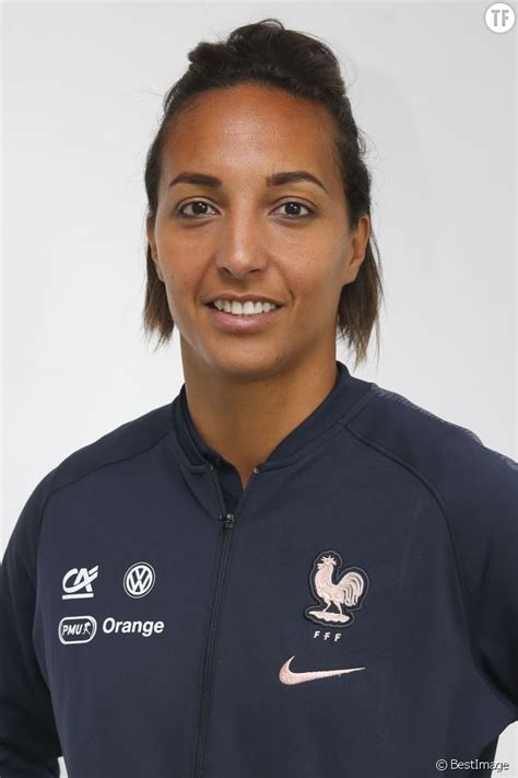 Equipe De France Féminine Découvrez Les 23 Joueuses De Léquipe De France De Foot Terrafemina
