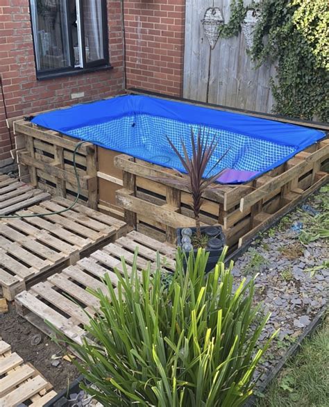 20 Cool Pallet Pool Deck Ideas That You Should Try