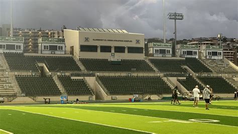 Uh Football Debuts Upgraded Ching Complex Against Stanford