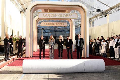 How to watch the Golden Globes and red carpet fashions…