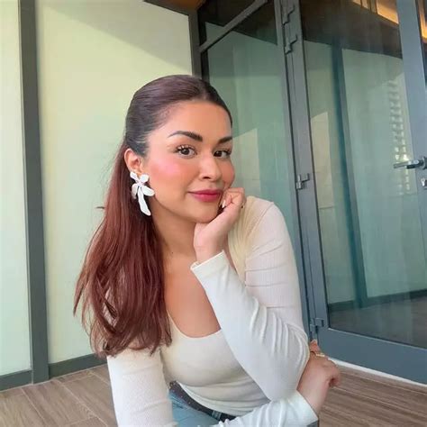 Avneet Kaur Spreads Summer Vibes In Casual Chic Look Avneet Kaur