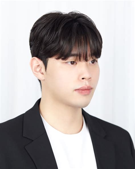 가장 트렌디한 남자 헤어스타일 시스루 댄디펌 찹헤어로그