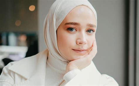 Tip Rias Alis Pakai Eyebrow Gel Atau Pensil Alis