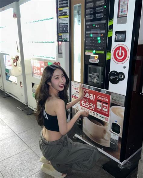 자판기 앞에서 비비지 신비 촬스의 이슈와 유머