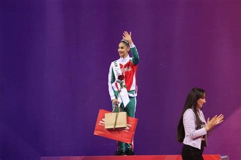 Ева Брезалиева е кралицата на световната купа по художествена гимнастика в София