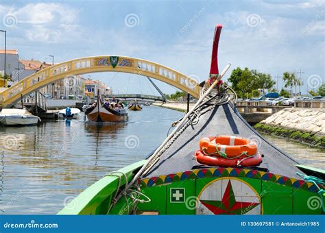 Traditionelles Buntes Boot Moliceiro Auf Kanal An Aveiro Stadt Por