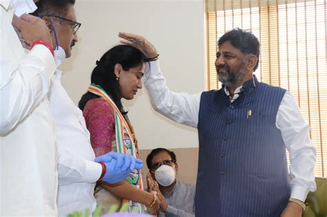 Karnataka Wife Of Late Ias Officer Dk Ravi Joins Congress