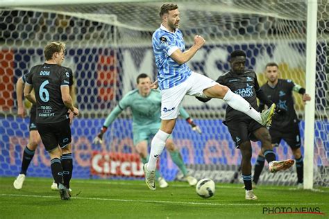 Na Acht Maanden En Onder Luid Hartverwarmend Applaus Terug Voetballer Hij Gaat Zijn Nut Nog