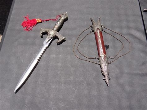 Midieval Knights Dagger W Eagle And Medalions Sheath Live And Online Auctions On