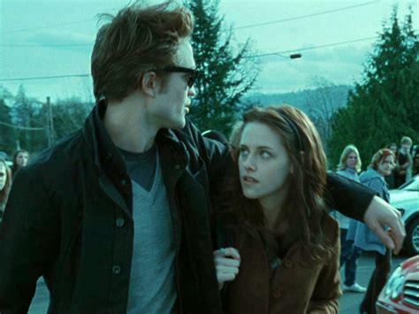 Edward Cullen And Bella Swan Kissing Scene Twilight Bella And Edward