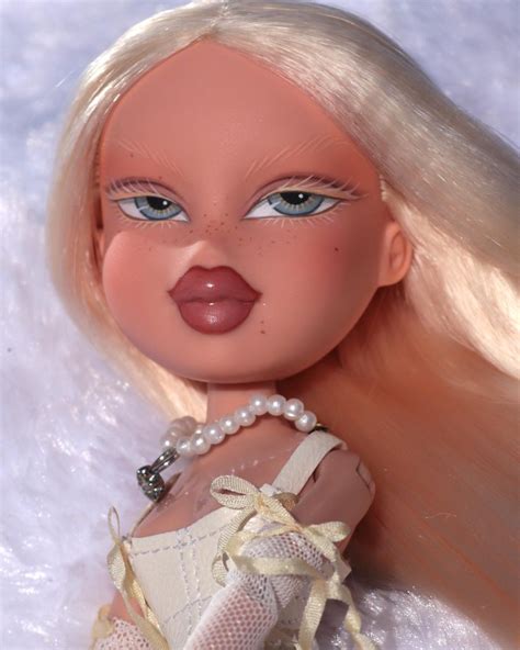 Pin By Denny On Dolls Bratz Doll Outfits Aesthetic Women Bratz