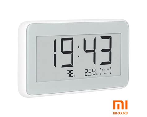 Датчик температуры и влажности с часами в фирменном магазине Xiaomi