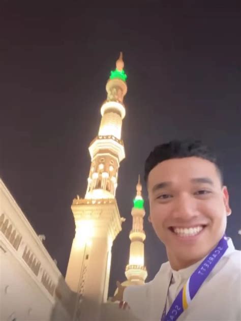 Fadly Faisal Dan Fuji Berangkat Umrah Di Tengah Video Part 2 Mirip