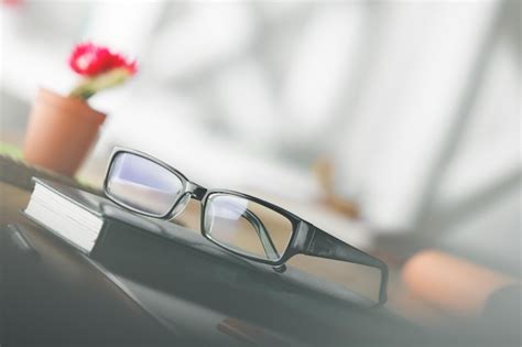 Premium Photo Messy Table