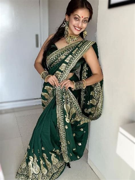 निसर्गाची देवी वाटतेय मानसी नाईकच्या ‘या साडीवर चाहते म्हणाले… Tv9 Marathi