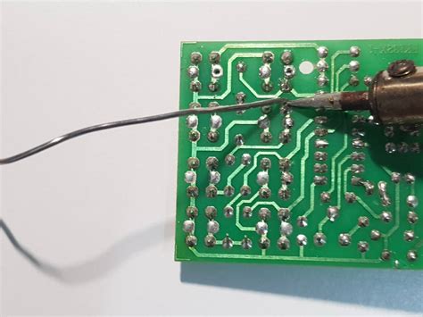 2000ไอทงไอที ดูหน้าถัดไป รวมเรื่องการบัดกรี ฟลักซ์คืออะไร ส่วนต่างๆของแผ่น Pcb