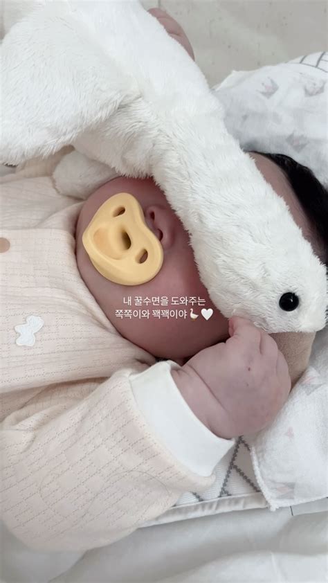 Yeon Kyoung 예린해린맘 제품협찬 밤부 애착 슬리핑백🛏️🤍 사전 체험단에 당첨 되어서 미리 입어볼 수 있는 기회가 생겼어요 아기들은 모로반사가 있어서