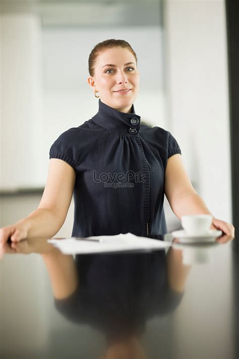 젊은 여자의 초상화 사진 무료 다운로드 Lovepik