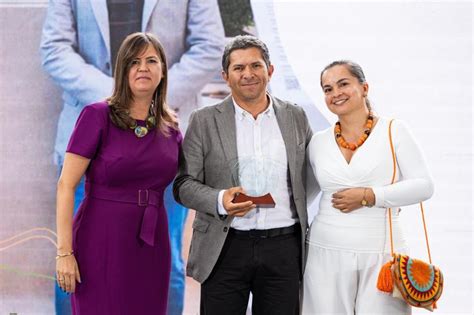 Galardón Al Desarrollo El Tolimense Camilo Enciso Obtiene Premio Por Su Labor Rural